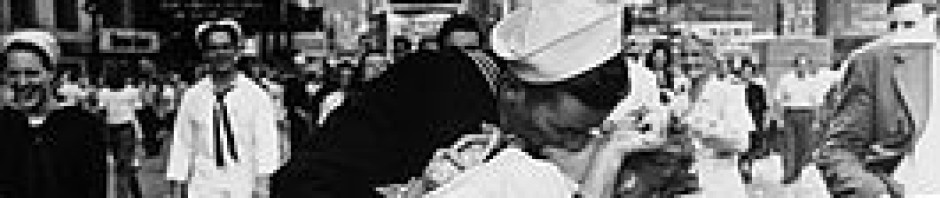 cropped-Legendary_kiss_V–J_day_in_Times_Square_Alfred_Eisenstaedt.jpg ...